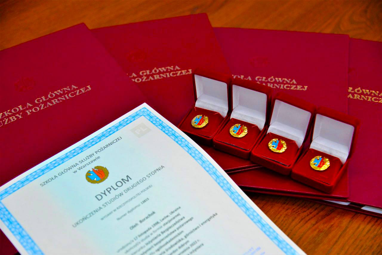 University graduates received European model diplomas from Main School ...